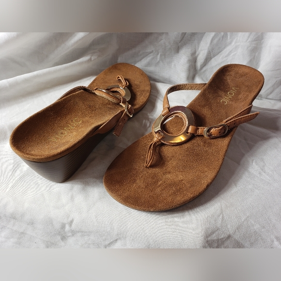 Vionic | Shoes | Vionic Orthaheel Leather Toe Post Wedge Sandals 9 ...